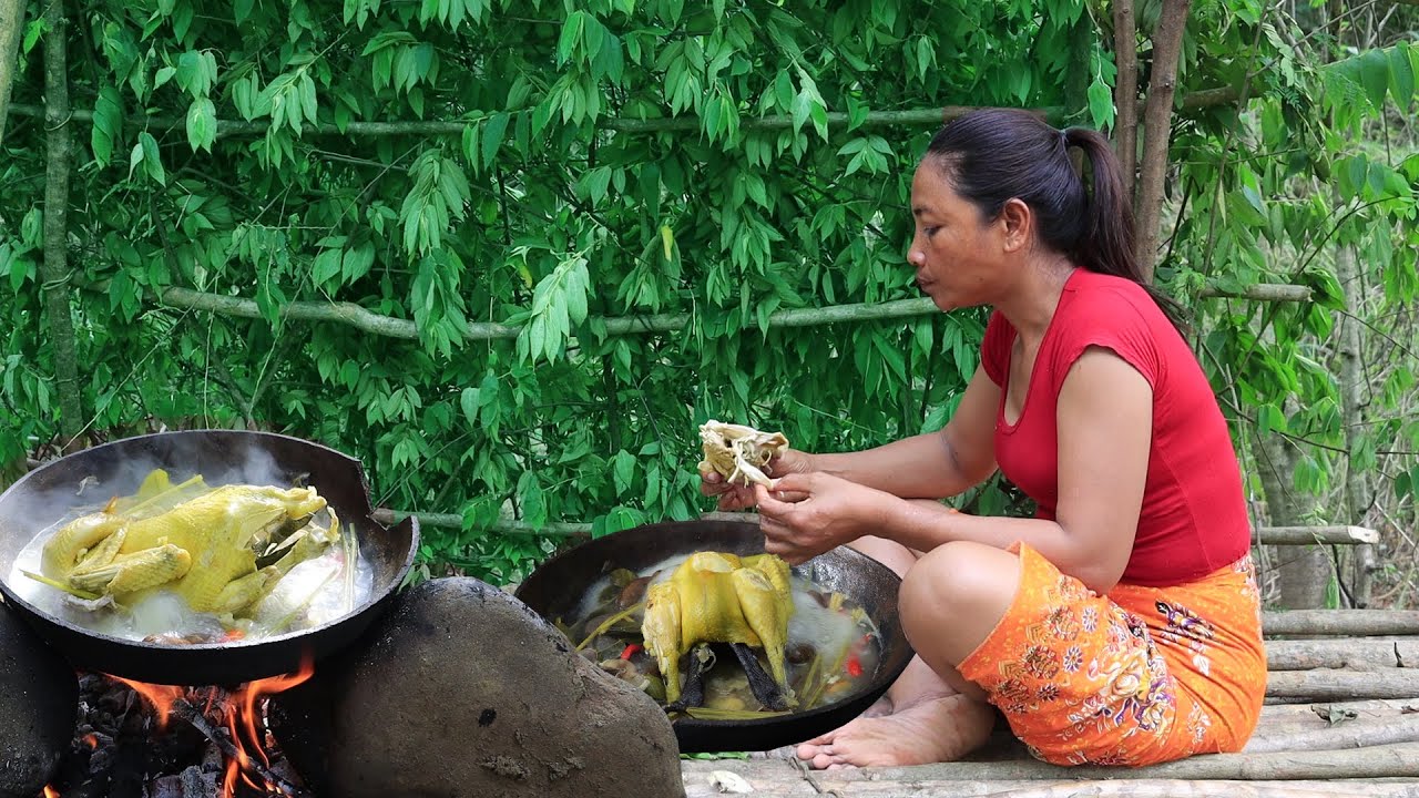 Survival skills Cooking In the forest: Chicken soup spicy delicious ...