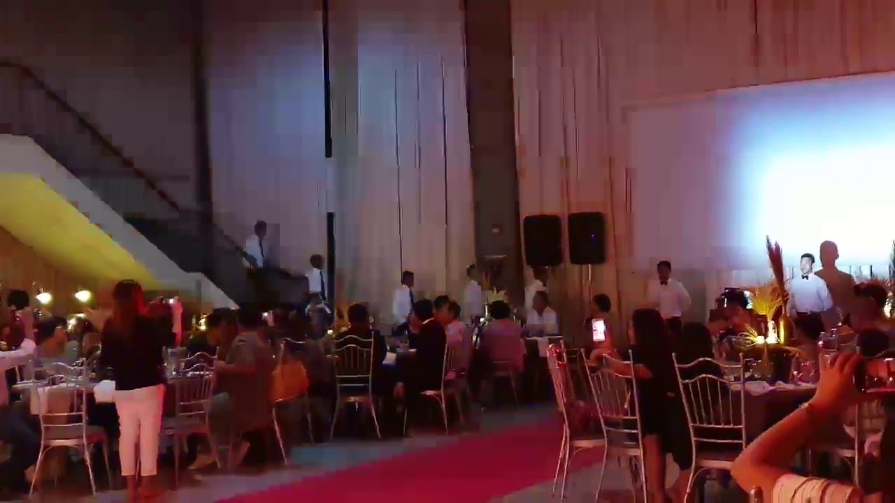 Paradiso waiters dance parade - YouTube