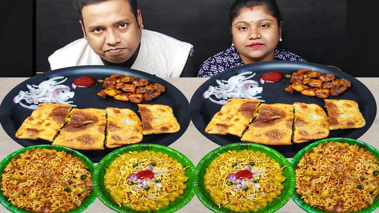 INDIAN STREET FOOD MUGHLAI PARATHA POTATO CURRY MAGGI GHUGNI EATING ...
