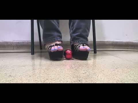 trampling balls navidad