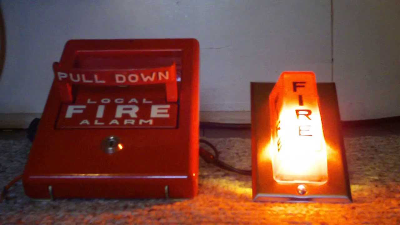 Exide/Couch 274-108 Remote Light + Simplex 4252-11 Pull Station - YouTube