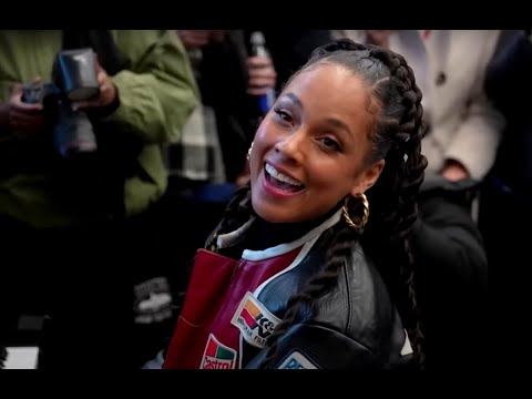 Alicia Keys sings her passionate song  Empire State Of Mind at London St Pancras in 4K