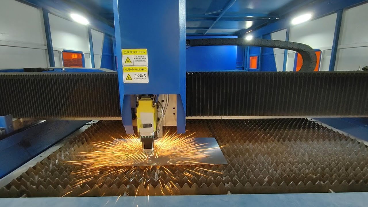 Fiber laser cutting machine - YouTube