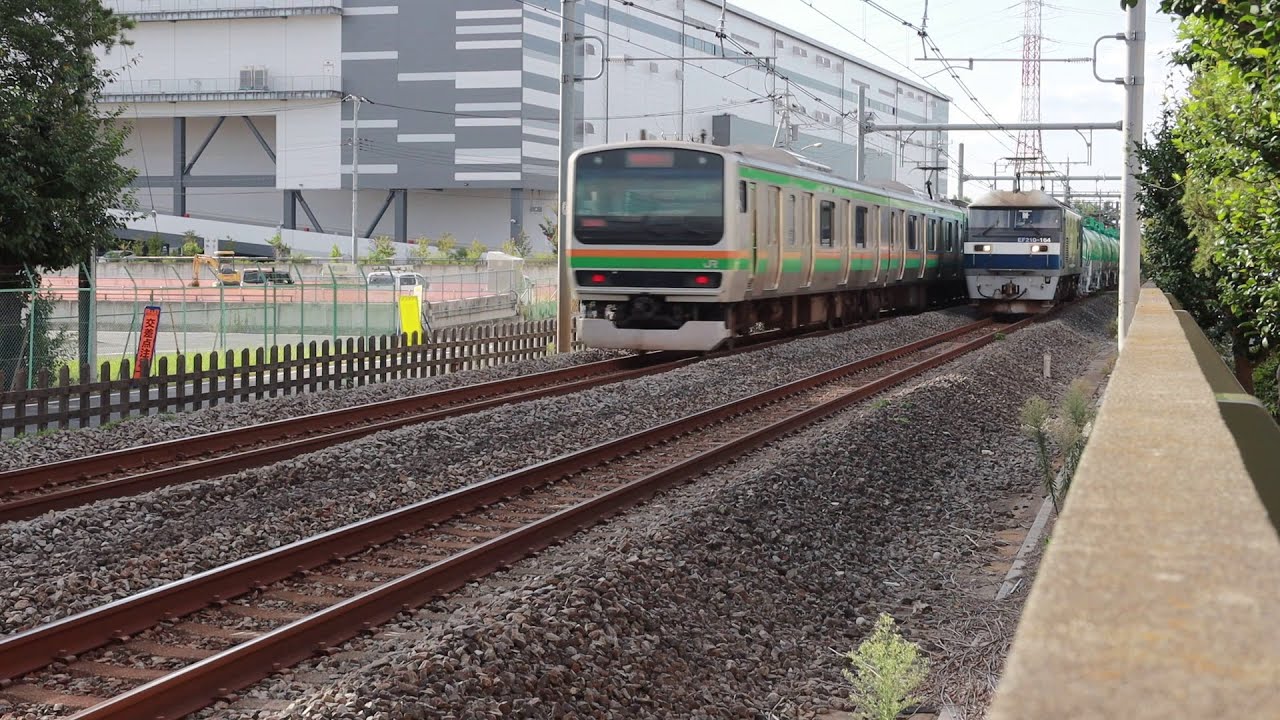 桃太郎EF210 164タキ8876レとE231系のすれ違い - YouTube