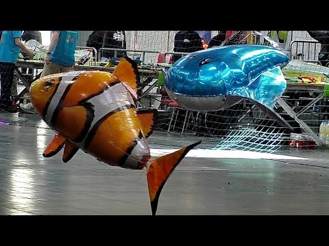 AMAZING GIANT RC FLYING FISH NEMO AND DEVILFISH FLIGHT IN THE HALL ...