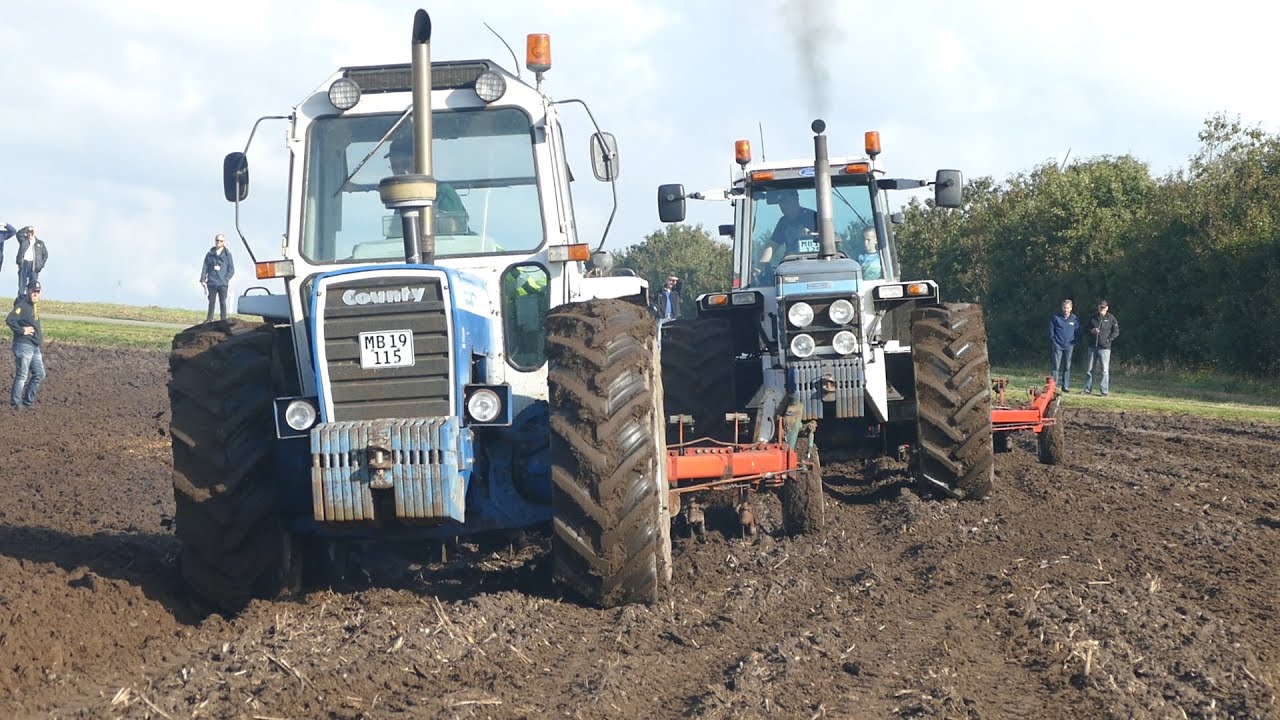 Ford TW 1184 County in the field ploughing w/ 6-furrow Kverneland ...