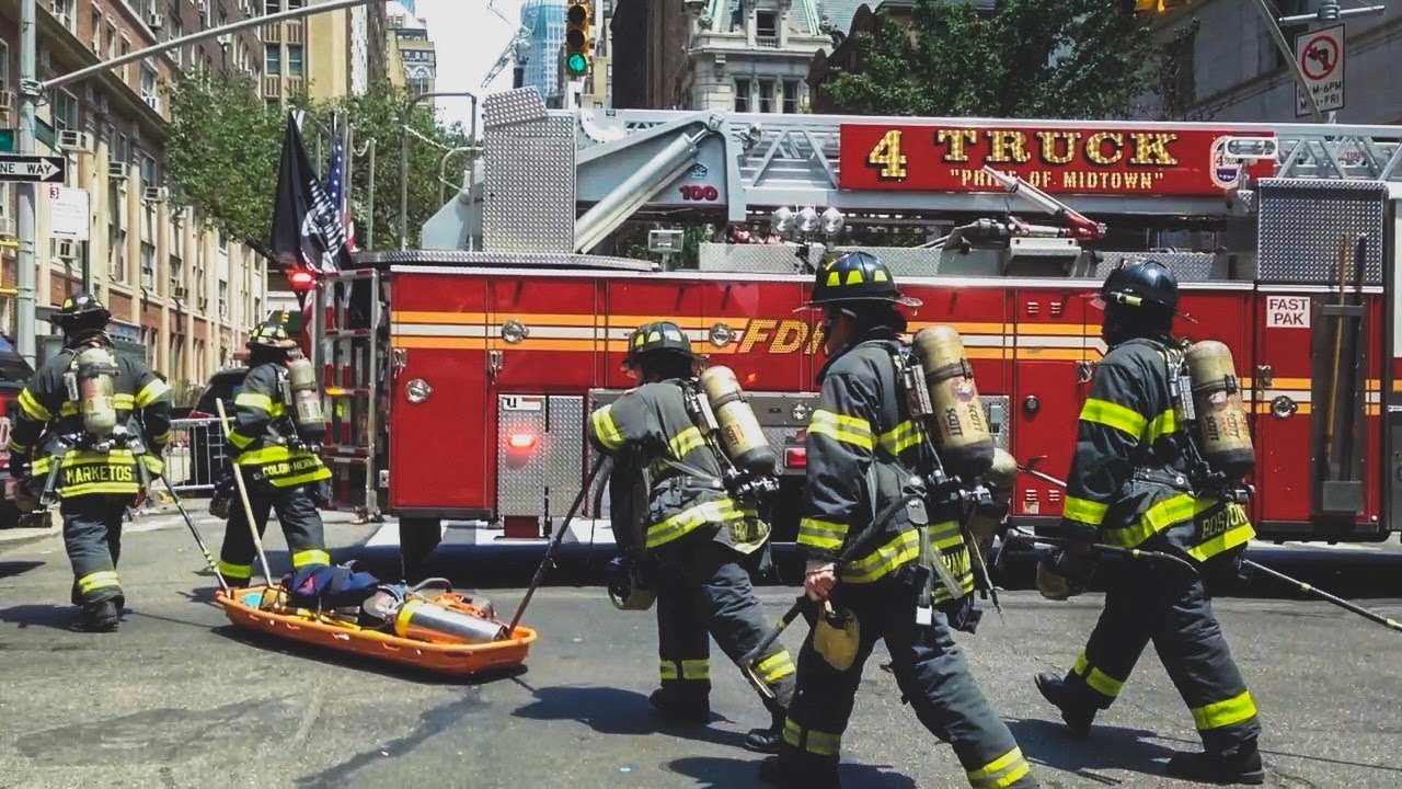 FDNY *10-60 Major Emergency* Crane Collapse on Madison Ave Prompts ...