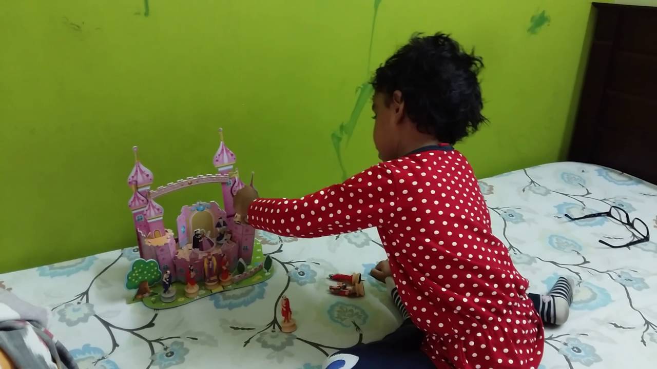 Diya building a castle - YouTube