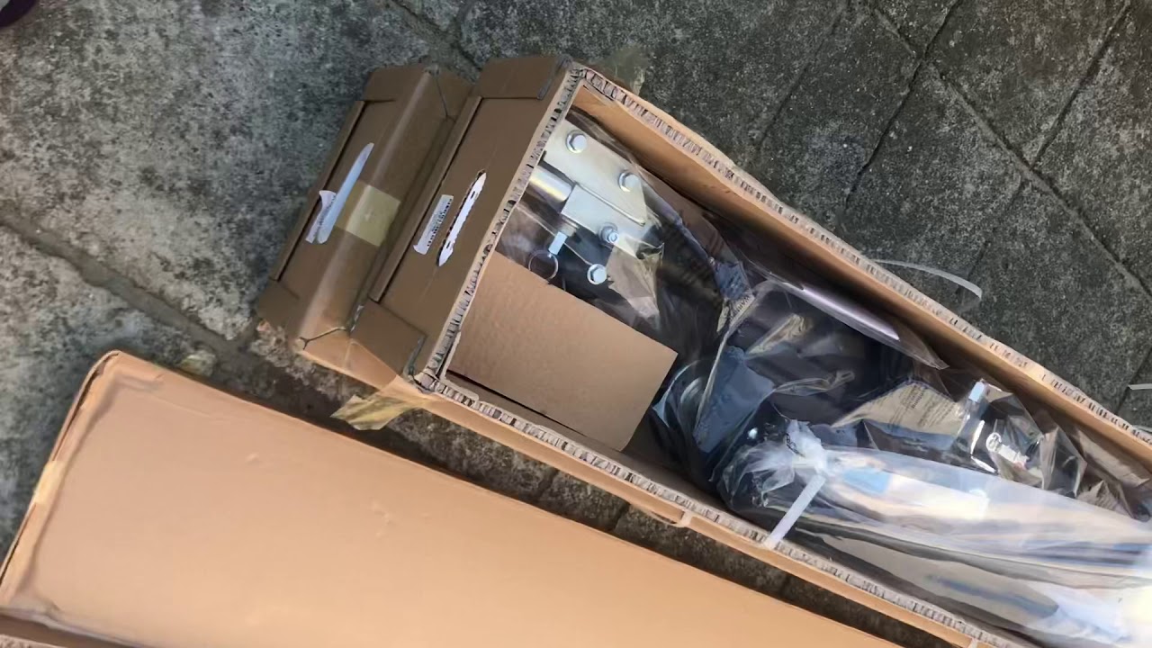 Unboxing Adam Hall SWU400T - YouTube