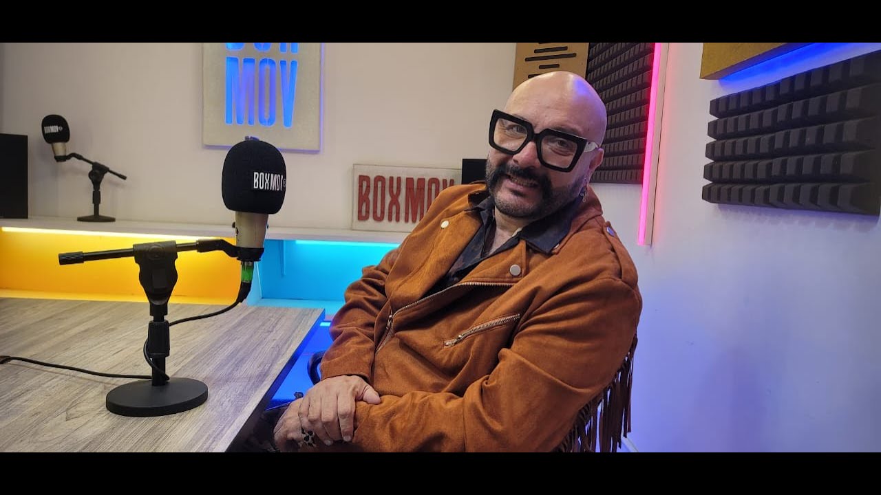 NELRO DEBUTA EN LA ESCENA MUSICAL CON SU SENCILLO ‘EN UN CAFÉ’ - YouTube