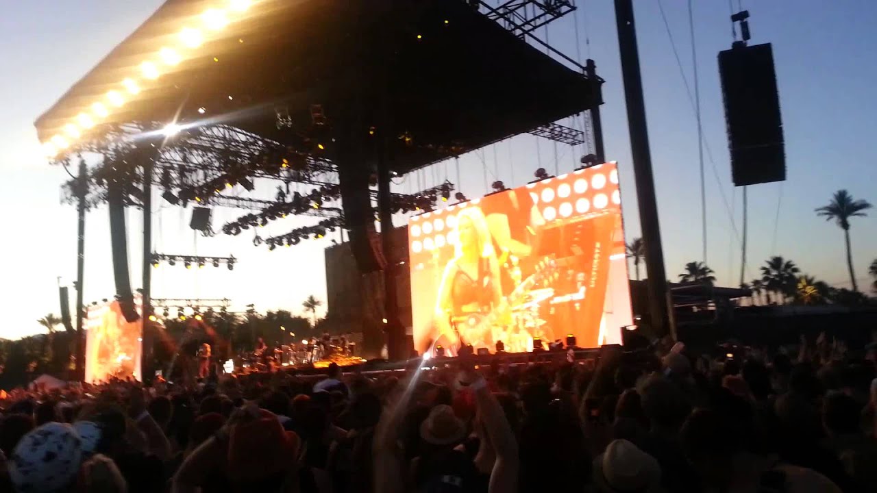 Ellie Goulding - Fire @ Coachella 2014 - YouTube