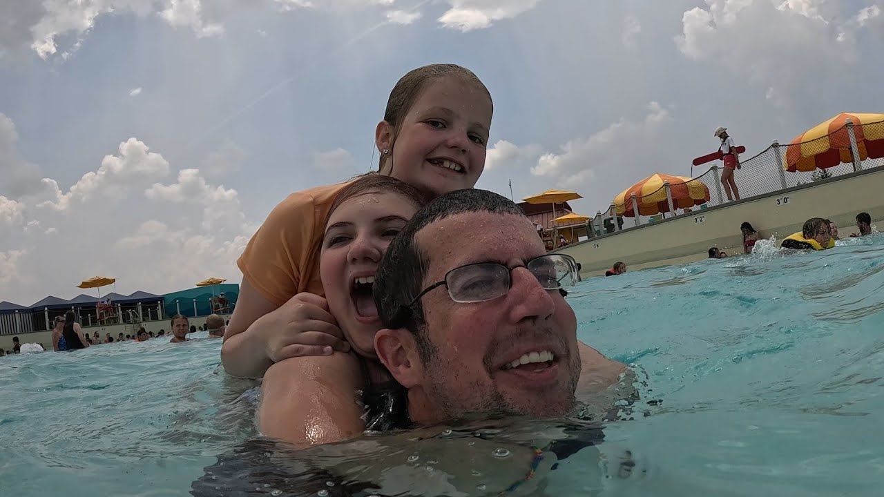 Soak City (Kings Island) wave pool fun with Mya and Alyssa (June 26th ...