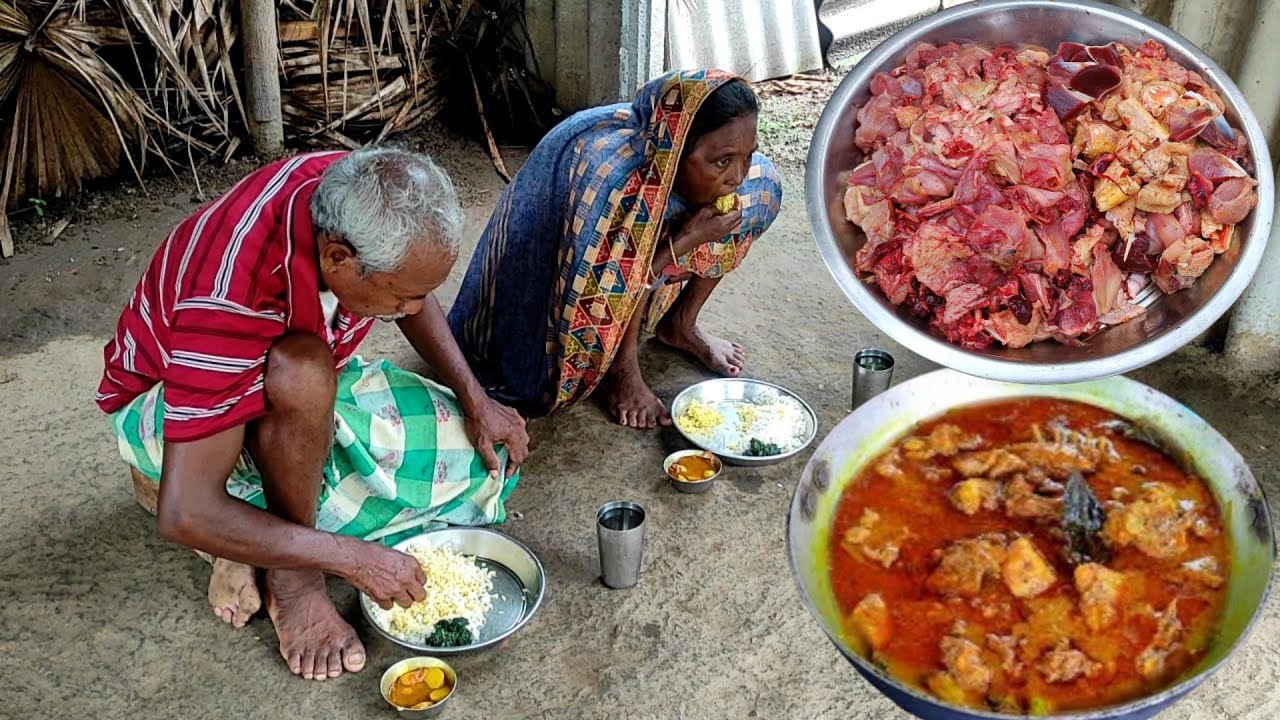 CHICKEN MEAT CURRY cooking and eating by tribe couple for their lunch ...