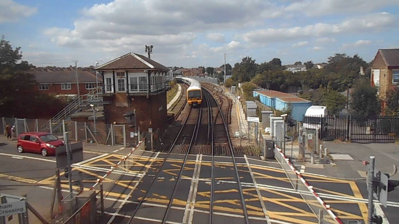 Gillingham level crossing 8 - YouTube