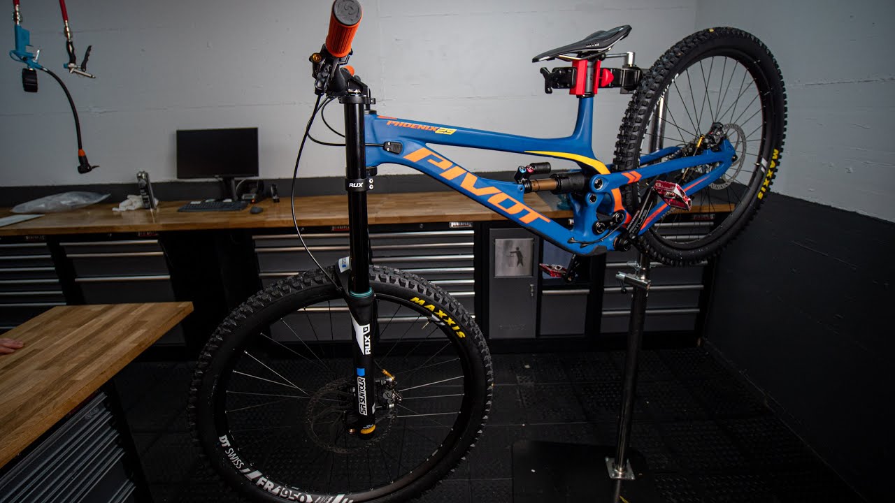 Pivot Phoenix 29 Build - Tilit Bikes Shop - YouTube