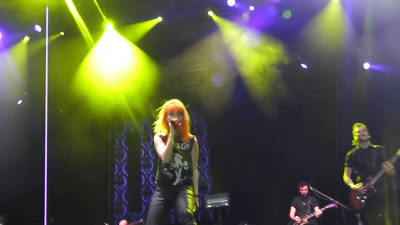 Paramore - Pressure (Live in Milan 10.06.13) + Jeremy's backflip! - YouTube