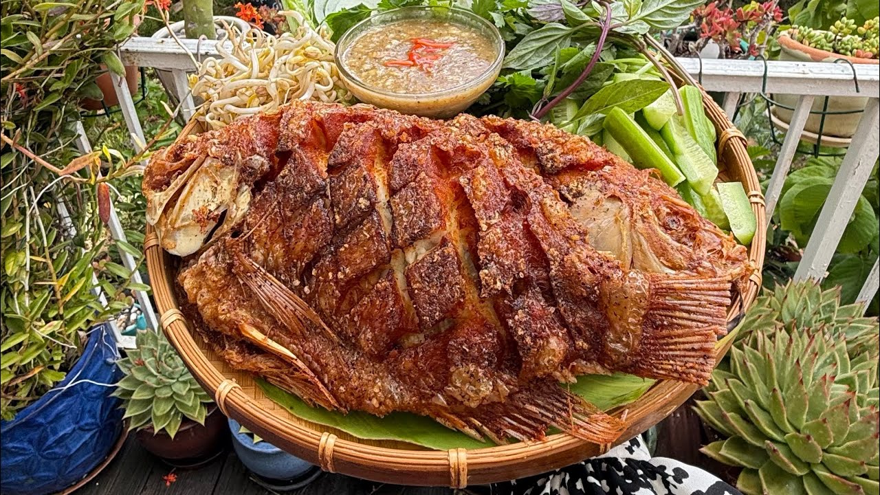 Deep Fry Fish Wraps ត្រីចៀនទឹកត្រីផ្អែម - YouTube