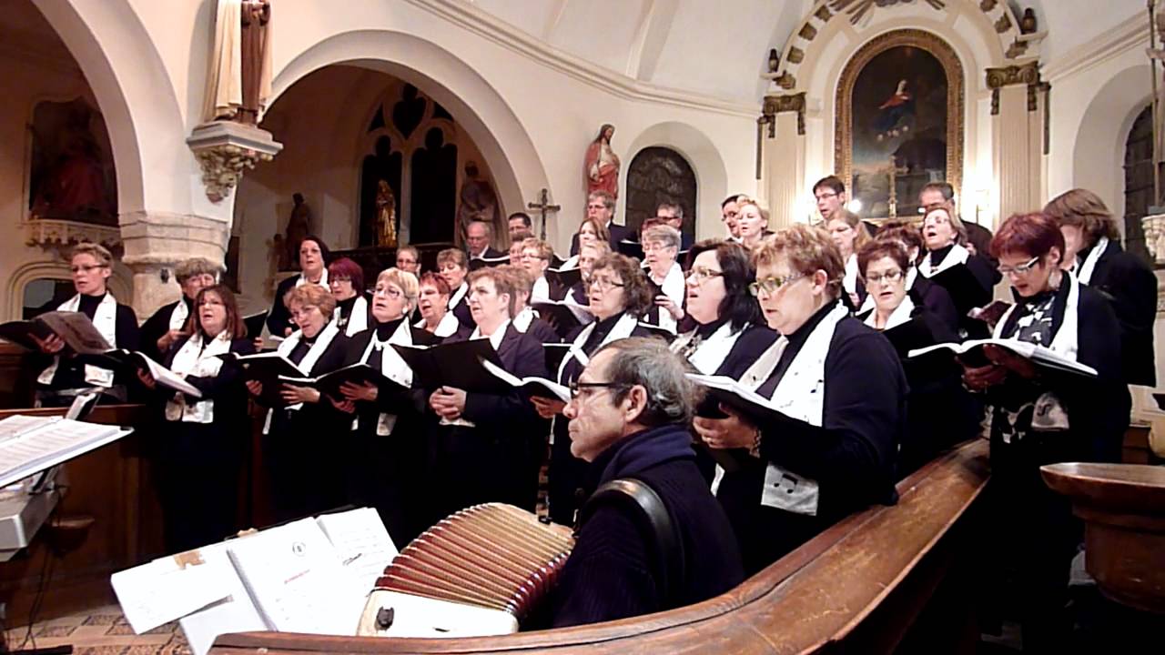 La chorale Choeurs and Caux interprète Je viens du Sud - YouTube