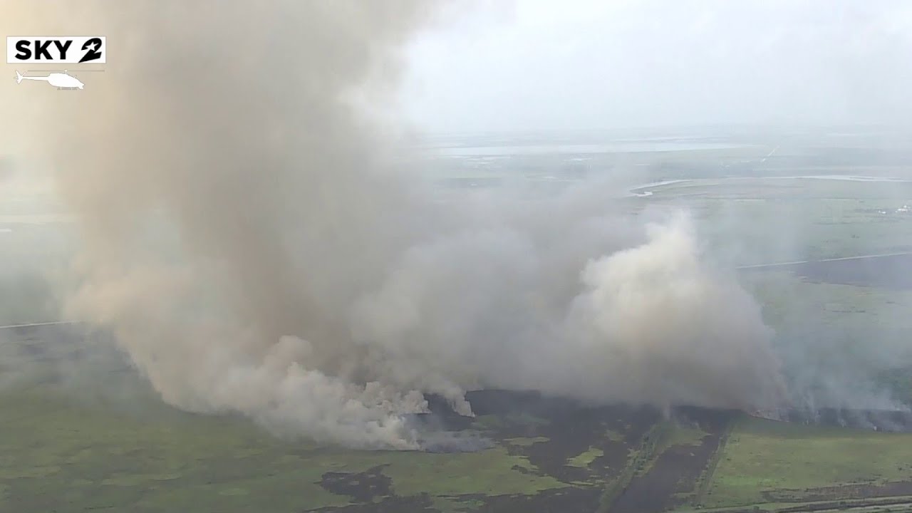 Wildfire in Brazoria County 80-percent contained - YouTube
