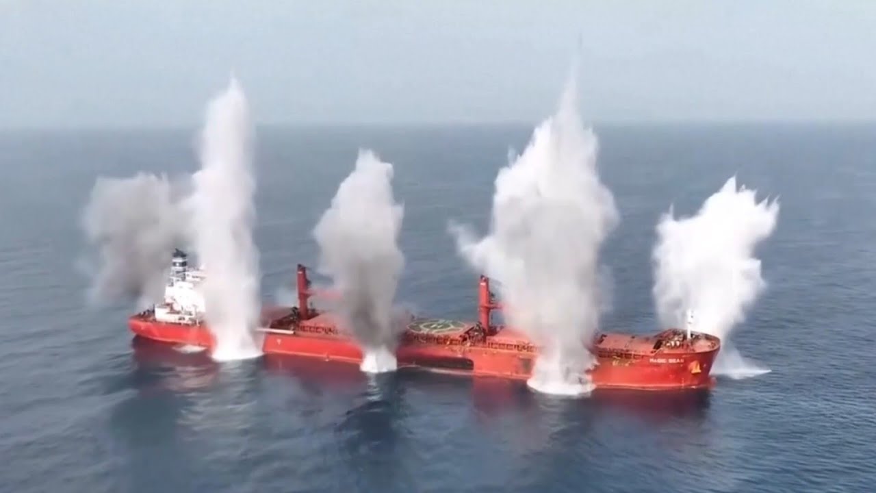 Extraordinary new footage shows Houthis sinking two ships in the Red ...