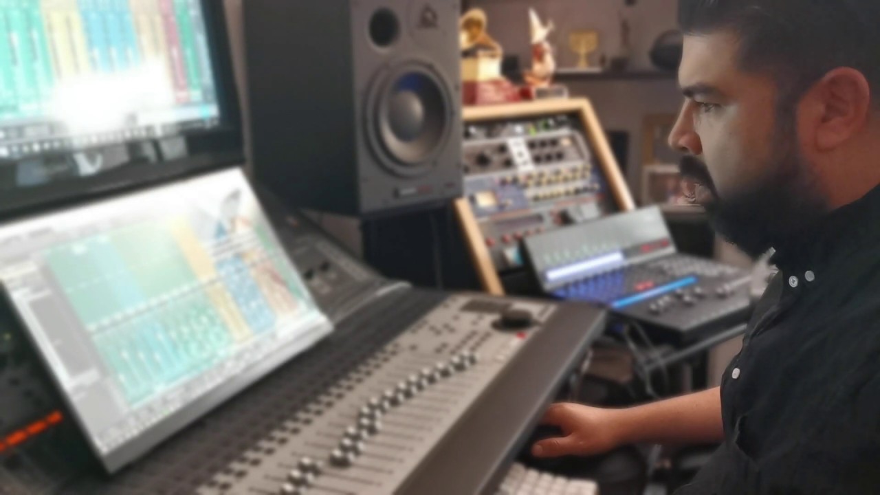 Roberto Prado / En su trabajo / Produccion Musical - YouTube