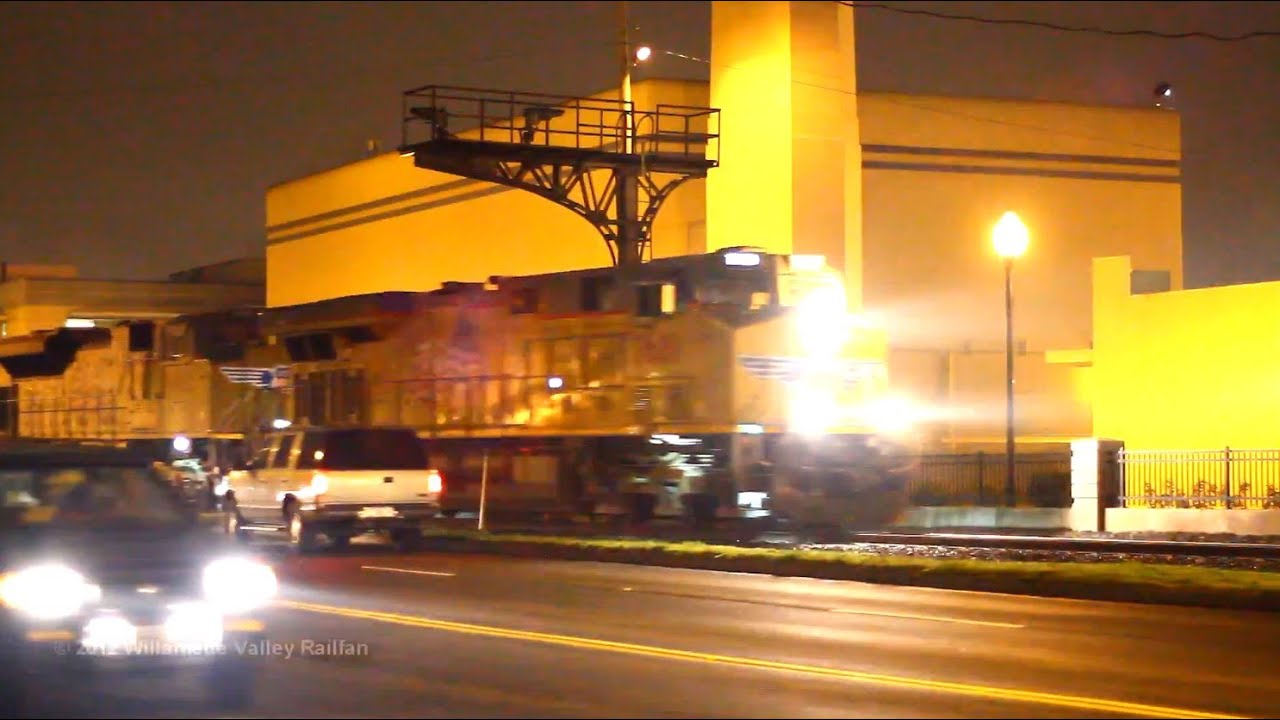Union Pacific train QPDRV at night in Salem, Oregon 2-9-2012 - YouTube