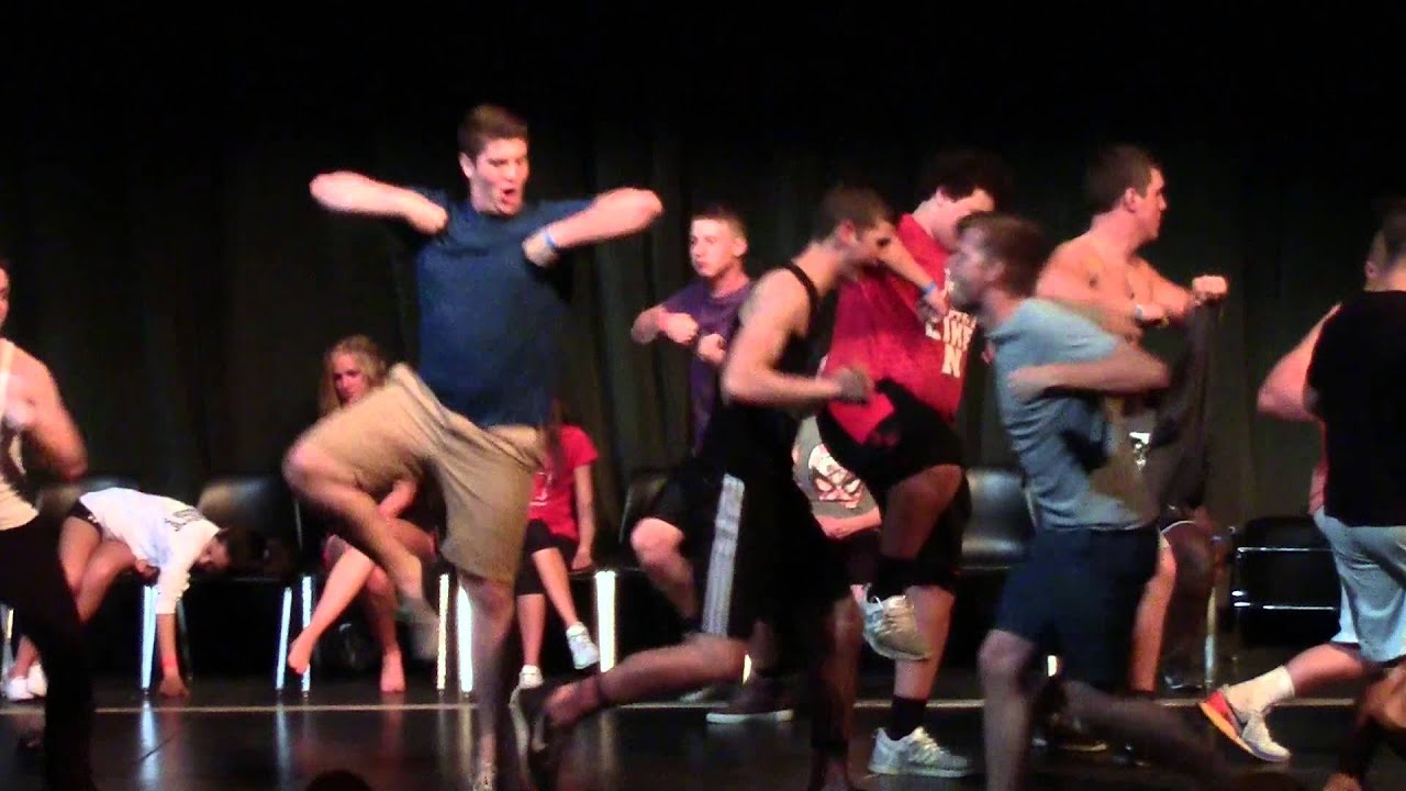 Hypnotist Comedian Dancing Chicken Meltdown! - YouTube