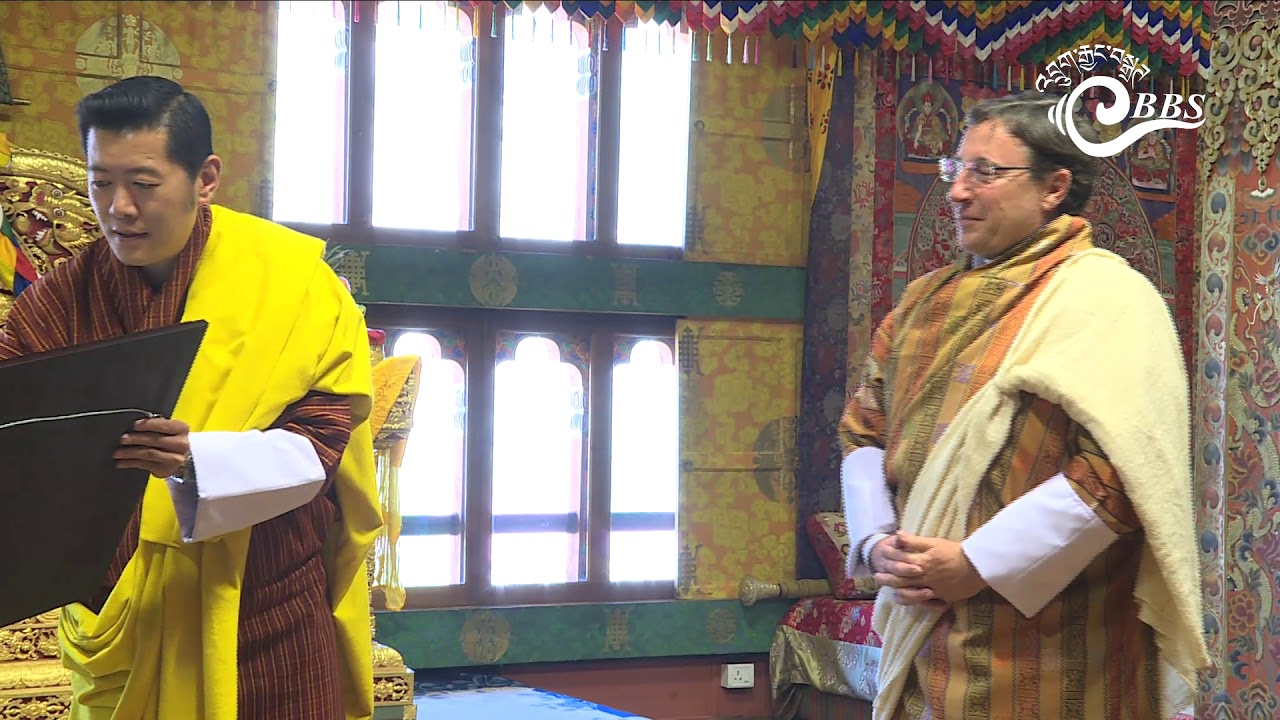 UNDP presents His Majesty the King of Bhutan a Special Award of ...