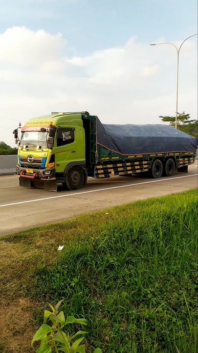 Truk Tronton Hino Los Bak Muatan Penuh Ngebut Melaju Cepat #shorts #trending #subscribe #tronton ...