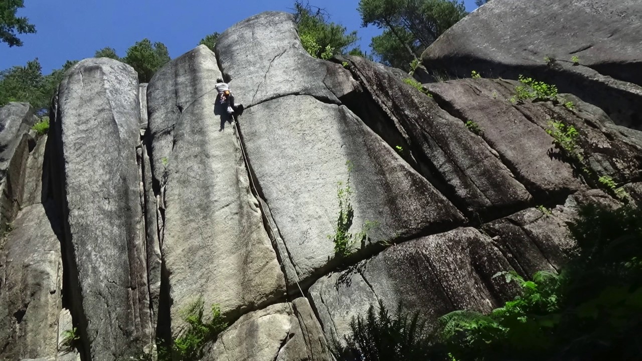 Split Beaver - 5.10B - Off-Width - Squamish, BC - YouTube