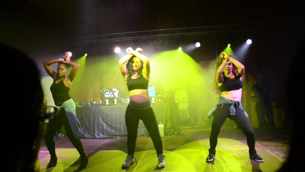 Passage BB DANCER Concert 974 - YouTube