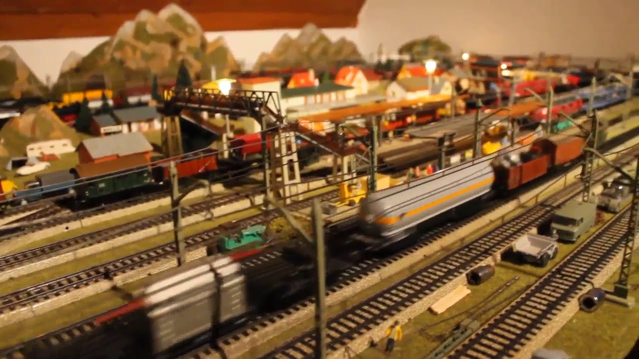Märklin H0 Nostalgie-Anlage M-Gleis 3900 . Mehrzug-Fahrbetrieb Vintage ...