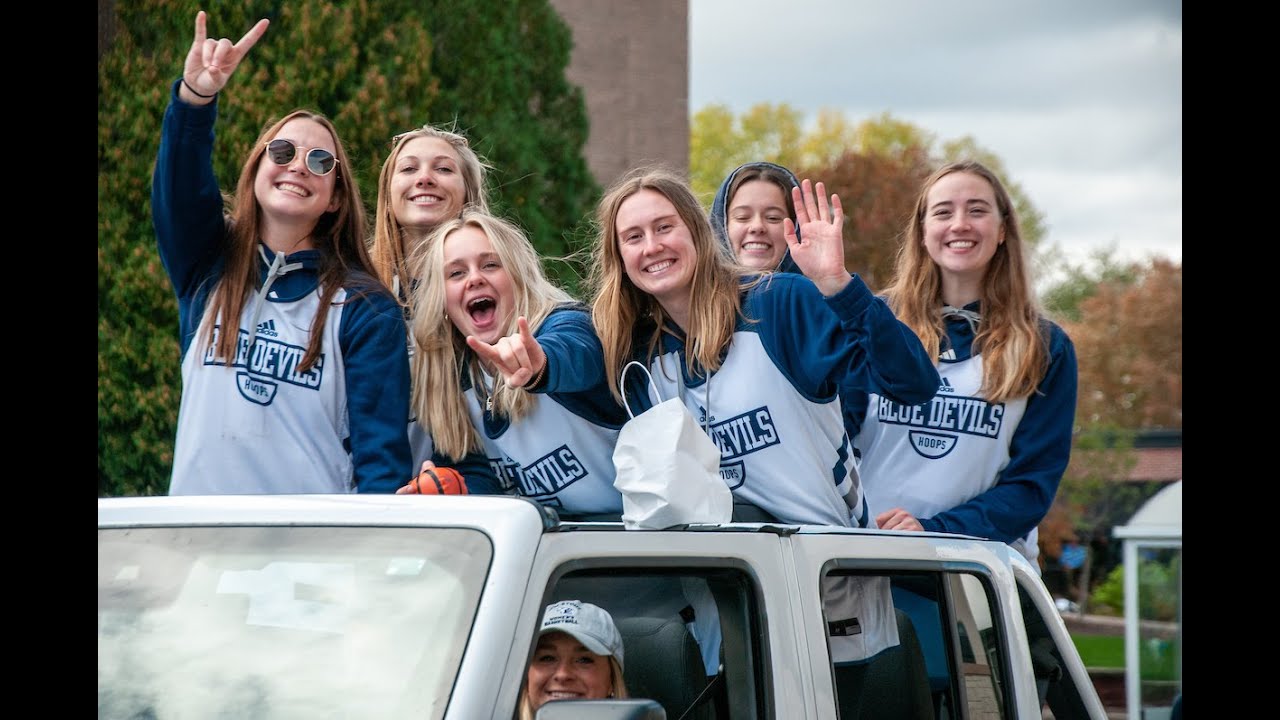 UW-Stout Homecoming Parade 2024 - YouTube