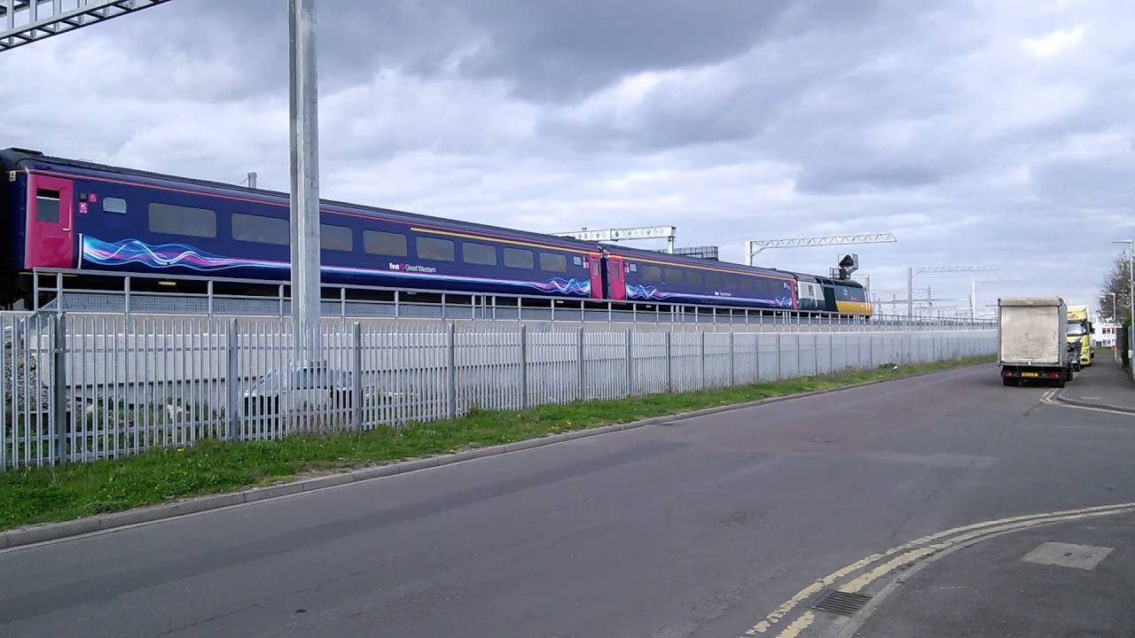 HST 43002 Sir Kenneth Grange passes Reading flyover with 1B63 ...