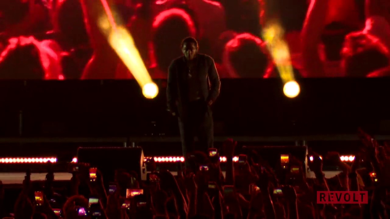 Kendrick Lamar gets "Alright" with the Rolling Loud crowd - YouTube