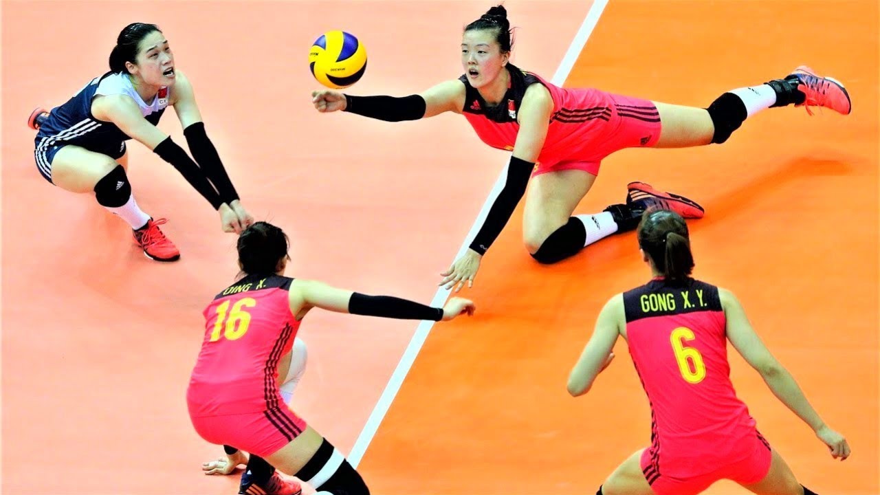 ALL TEAM SAVE !? Crazy Volleyball Saves (HD) - YouTube