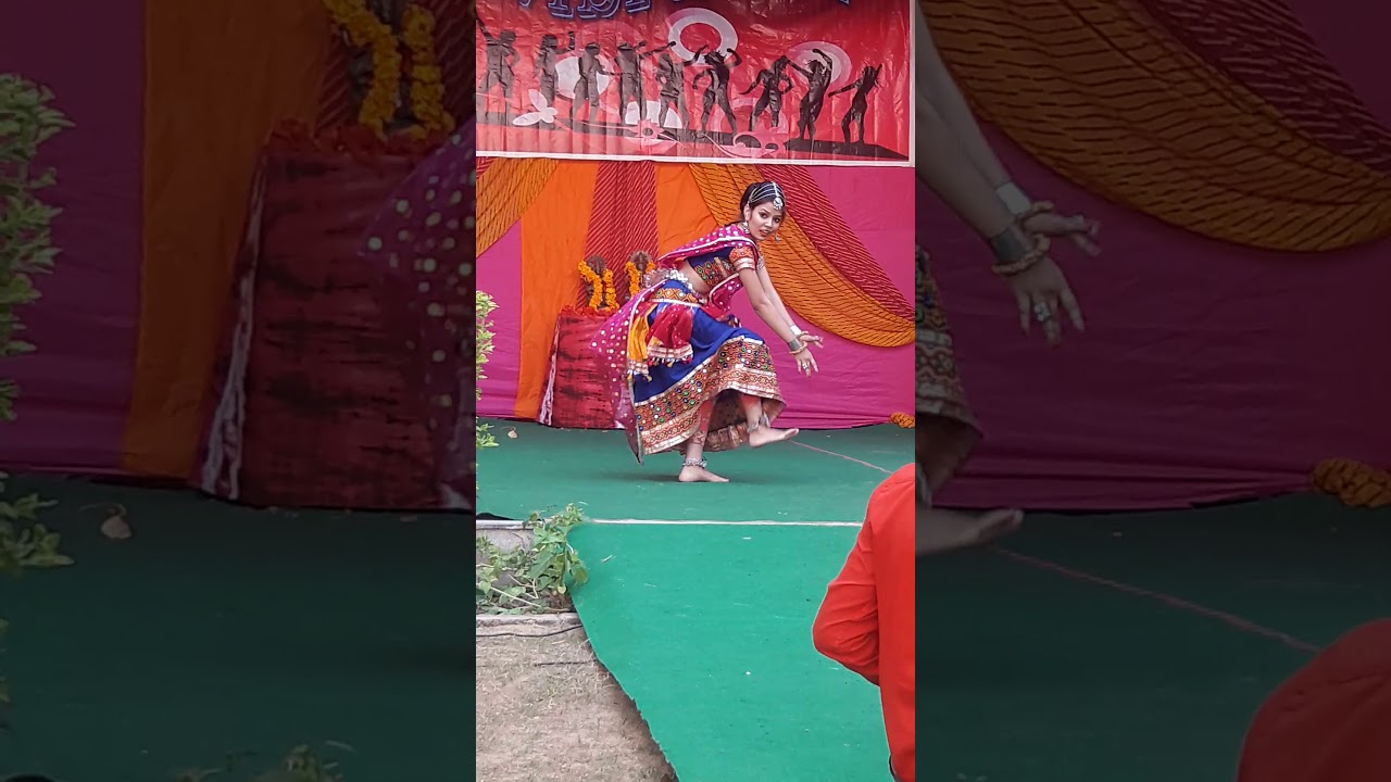 Chamma chamma dance. Awesome dance by cute girl - YouTube