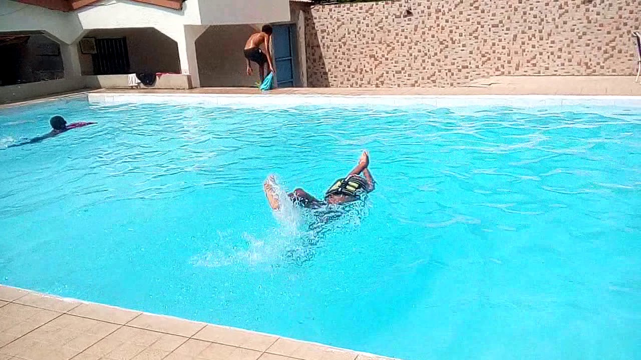 Swim lesson on Backstroke - YouTube