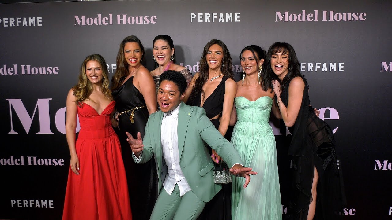 The cast of "Model House" poses together at the premiere of the movie ...