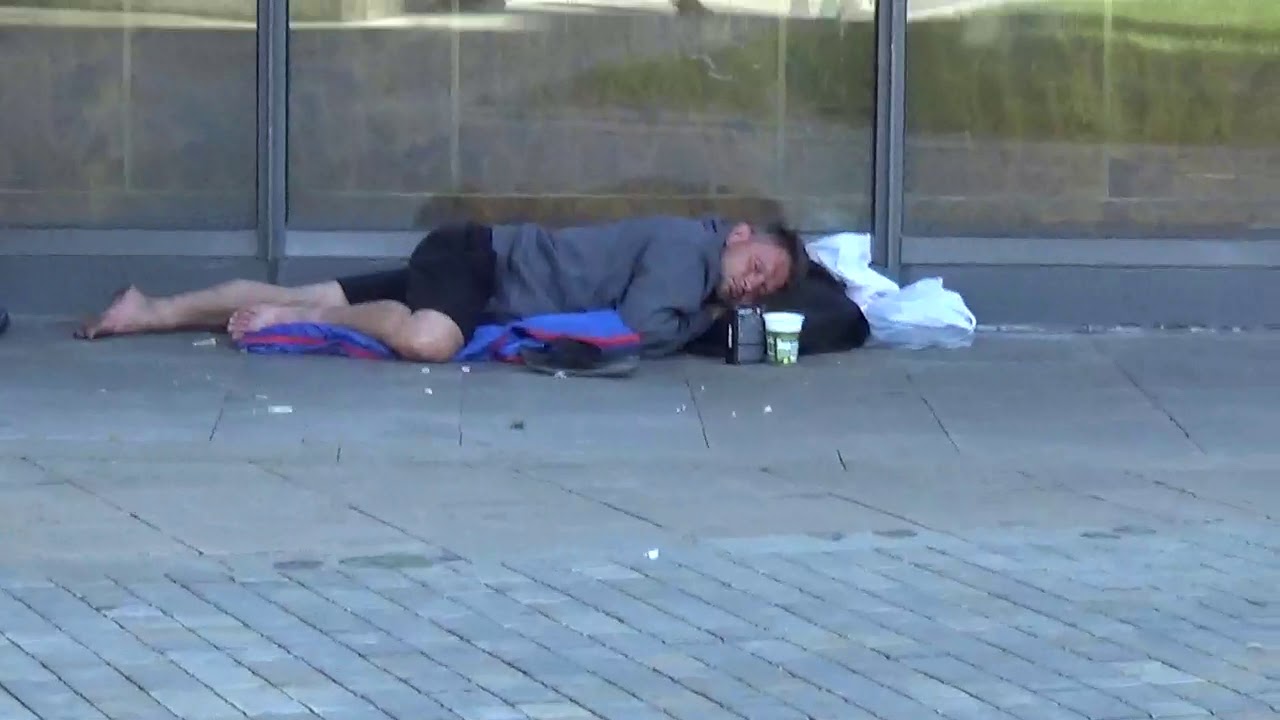 The reality of the homeless in Manchester - YouTube