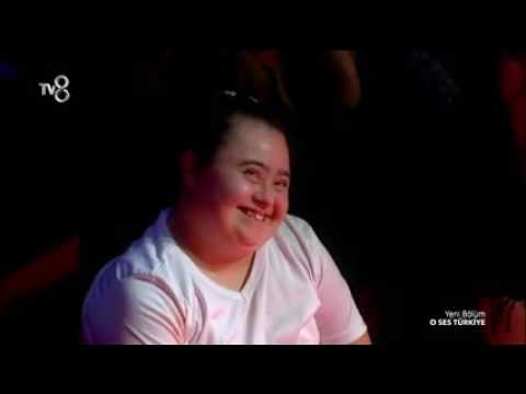 Murat Boz'un fani Melisa juriyle sarki soyledi