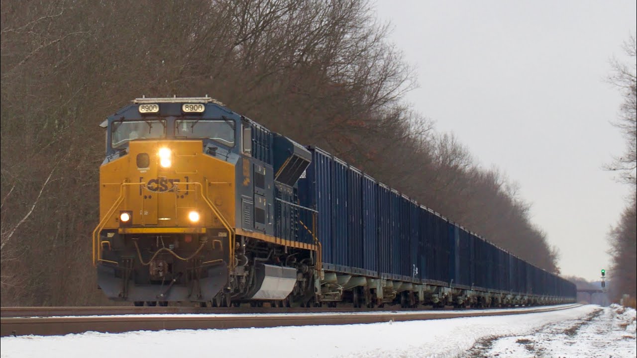 CSX ST70AH 8900 leads Q627-23 - YouTube