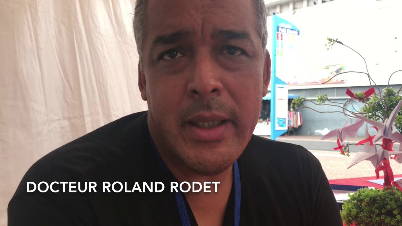 Le docteur Roland Rodet expose la situation du VIH à La Réunion - YouTube