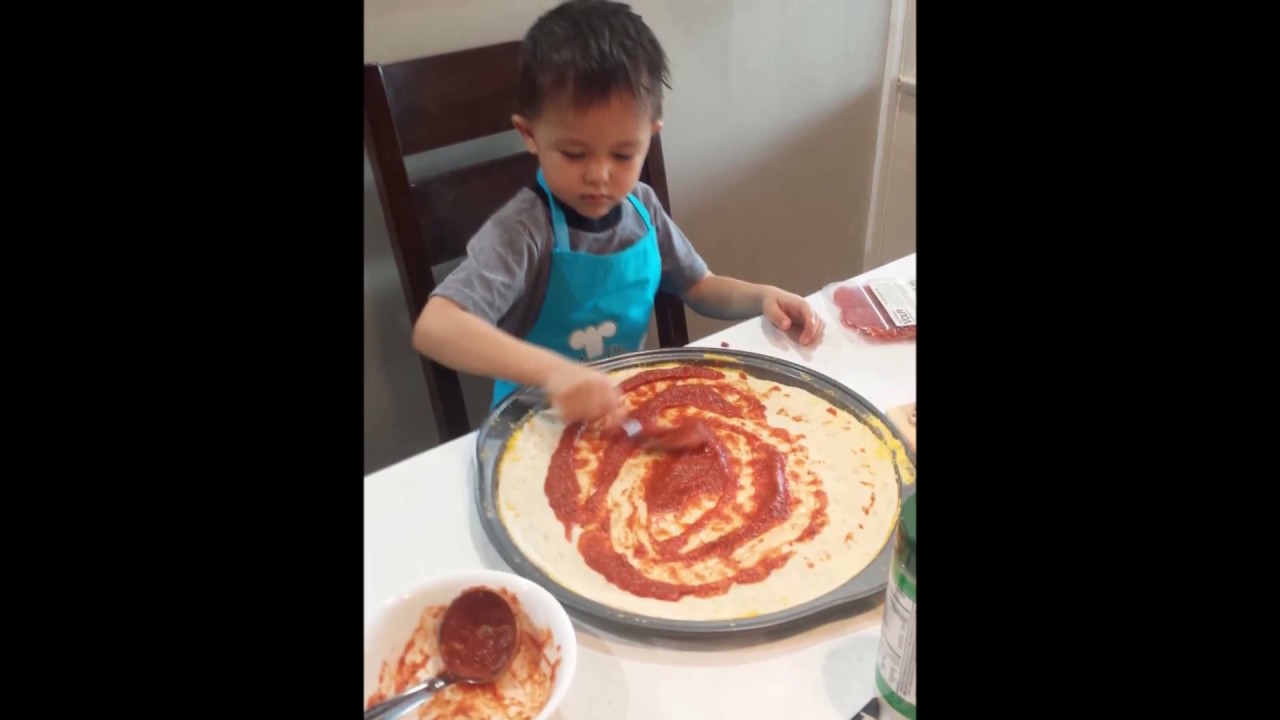 Chef Ryan's First Pizza - YouTube