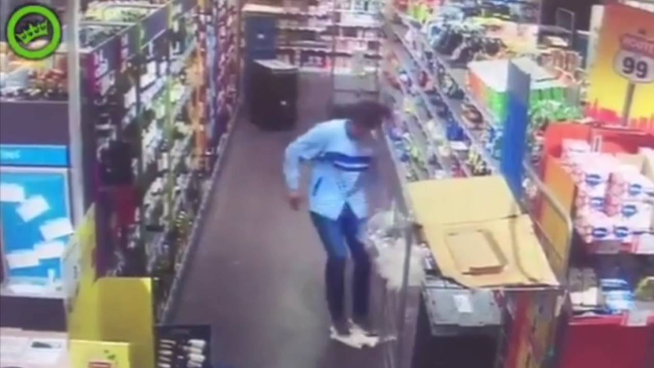 Karton stapelen in de AH [GAAT FOUT] - YouTube