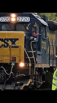 CSX 2720 pulls Freight train through ashland - YouTube