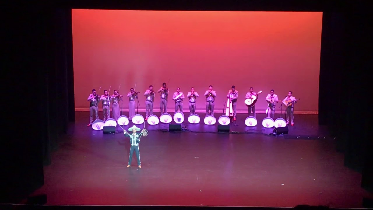 Mexican Lasso Rope Dance - YouTube