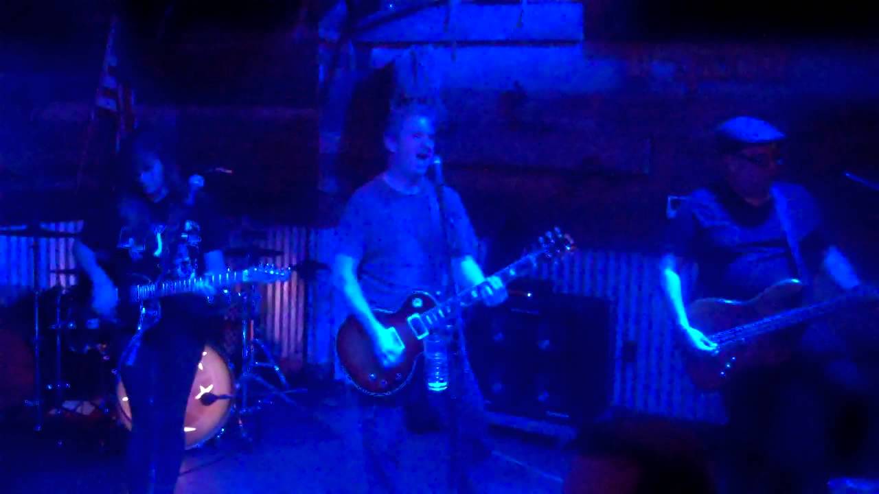 Lt. Dan & His New Legs performs Next To You - YouTube