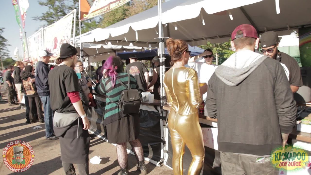 6 lb Taco Eaten in Under 4 Mins at Riot Fest 2015! - YouTube