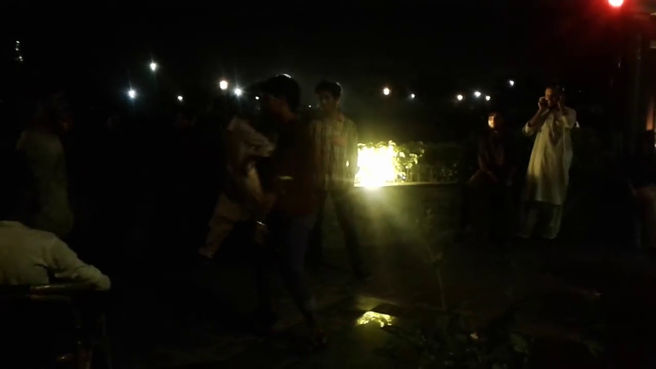 PAKISTANI BOY DANCE IN IQBAL PARK LAHOR | TALENT OF PAKISTAN | - YouTube